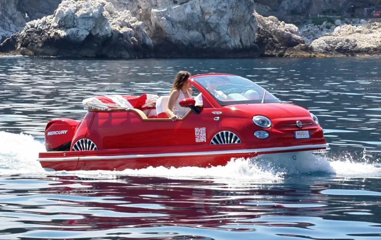 Taormina. “La barca più fotografata della baia: la Fiat 500 del mare fa ...